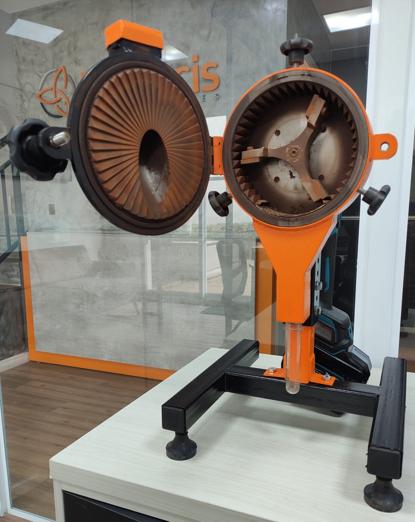 Moinho Pulverizador Portátil | Might Mill | Essencis Technologies